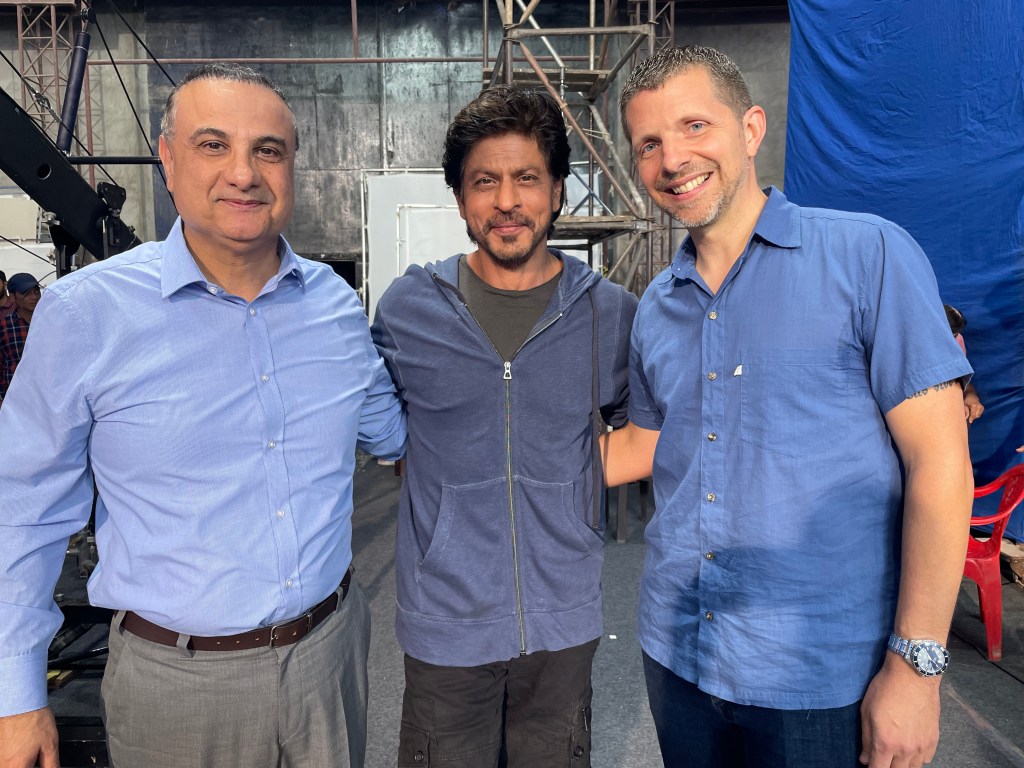 Pride Of India SRK: Shah Rukh Khan Warmly Welcomes US Consul General ...