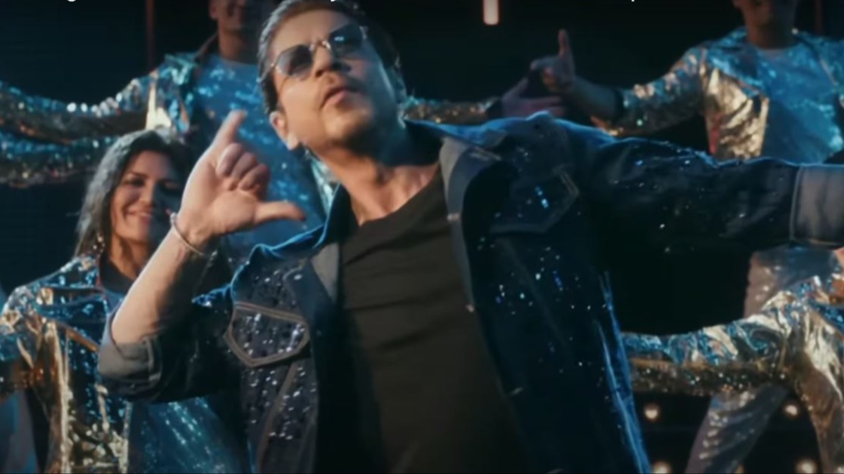Shah Rukh Khan’s Timeless Charisma Shines As He Gives ‘Call Me’ Gesture ...