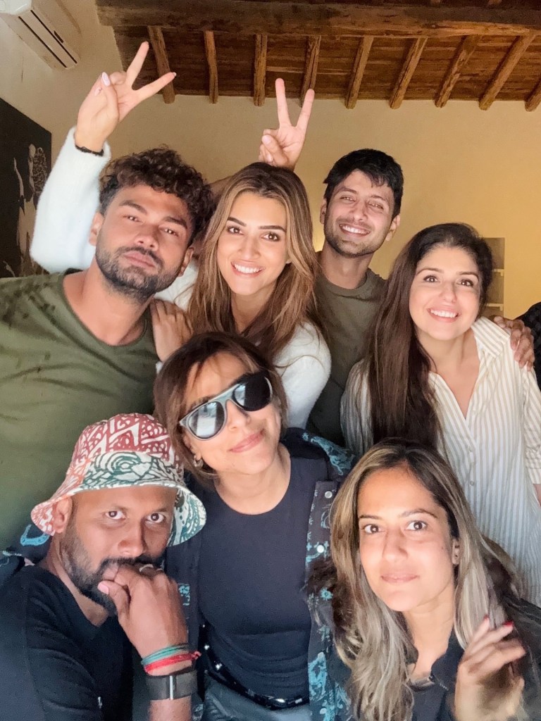 Kriti Sanon Wraps Filming For Sicily Schedule Of ‘Cocktail 2’, Shares BTS Photos With Director ...